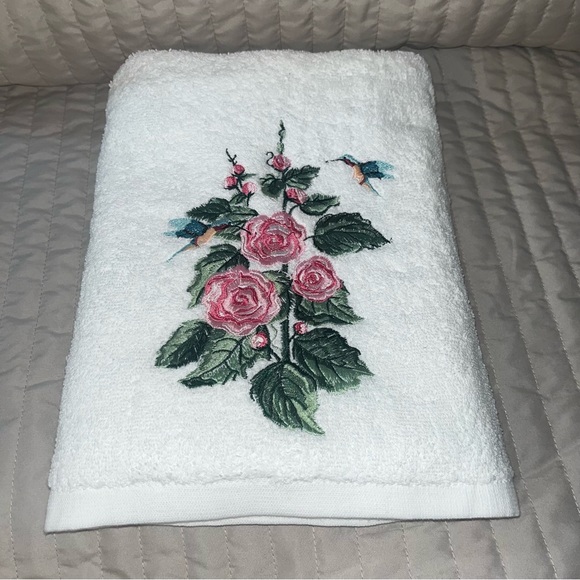 Kathy Hatch Collection | Bath | Vtg Bath Towel Embroidered Hummingbirds ...